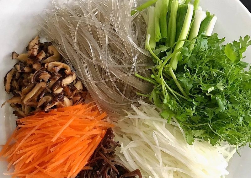 Chia sẻ cách làm miến xào gà ngon, hấp dẫn, không bị dính