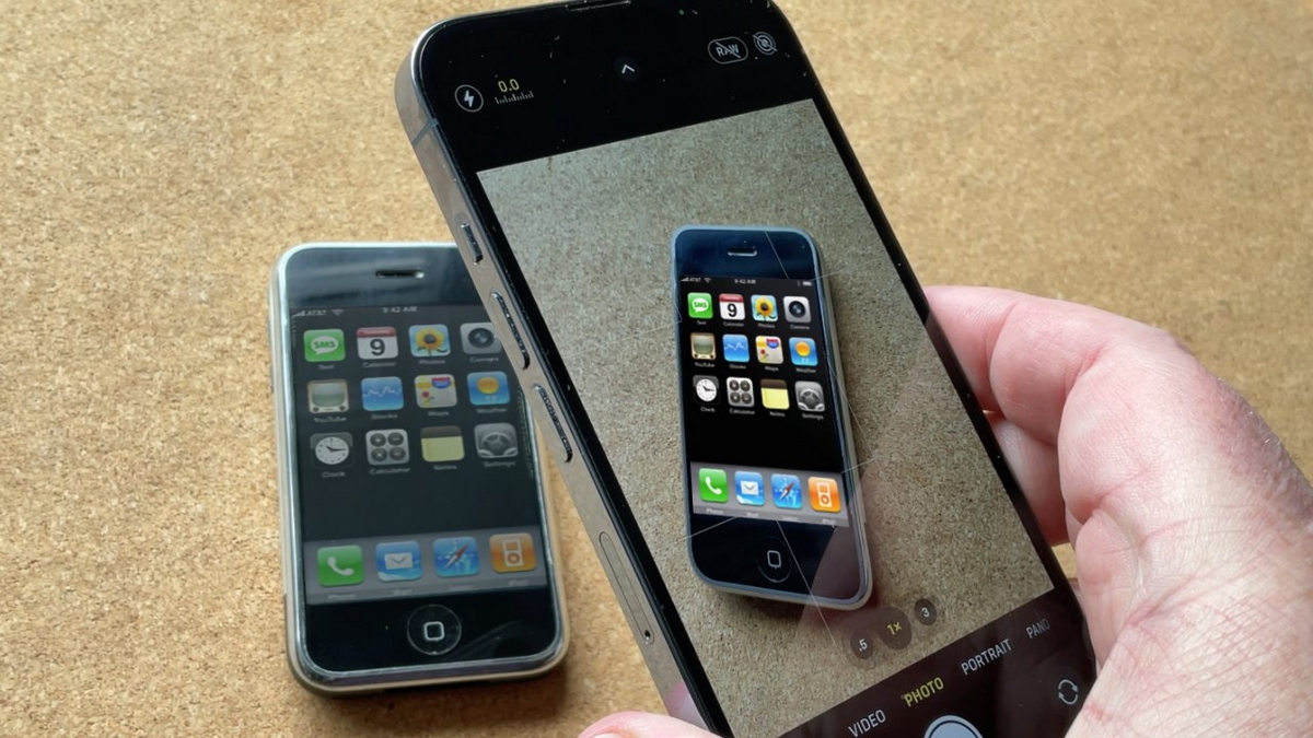 iPhone 3 ra đời năm nào? iPhone 3 có gì khác so với iPhone 3GS?