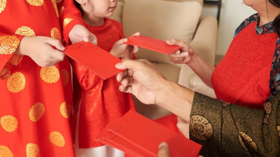 Lì xì là gì? Khám phá nguồn gốc và ý nghĩa của phong tục lì xì