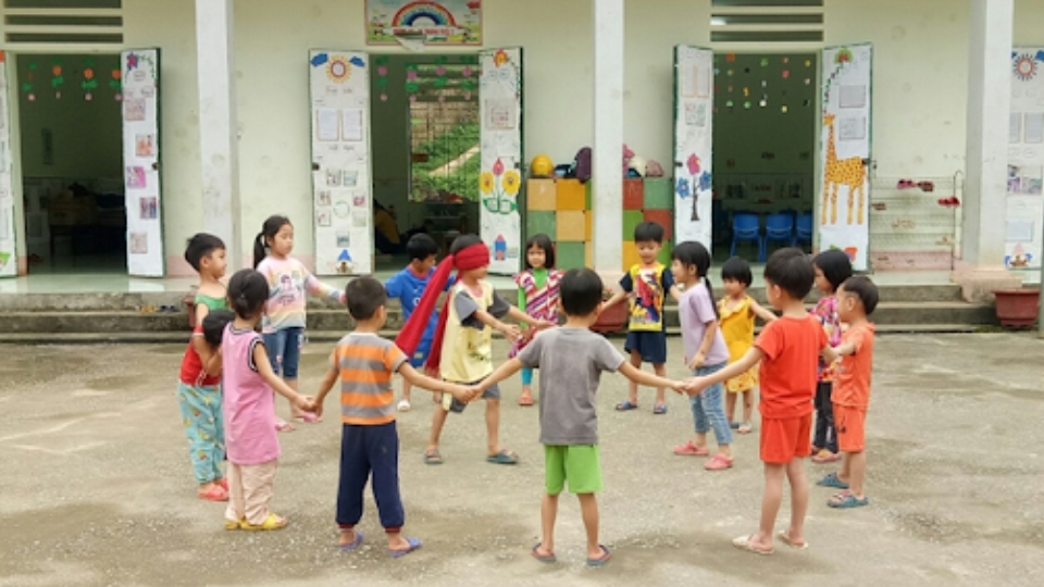 Cách chơi bịt mắt bắt dê là gì? Cần lưu ý những gì khi chơi?