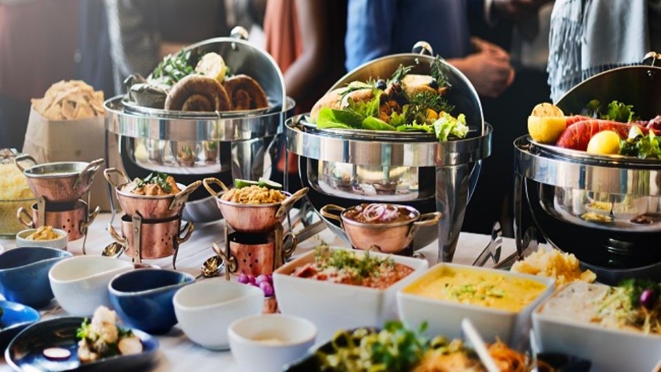 Buffet là gì? Nguồn gốc của tiệc buffet và cách ăn buffet