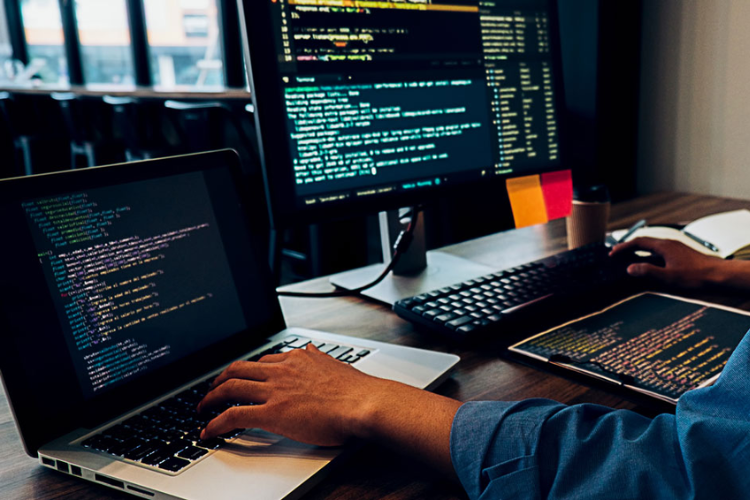 Dev là gì? Lộ trình phát triển và cơ hội việc làm của Developer