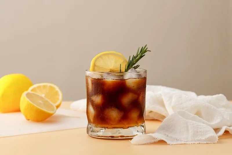 Americano đá là gì? Cách pha chế và sáng tạo với Americano đá