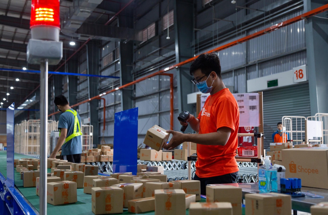 Kho Thẩm Quyến Shopee ở đâu? Mất bao lâu thì hàng về Việt Nam?