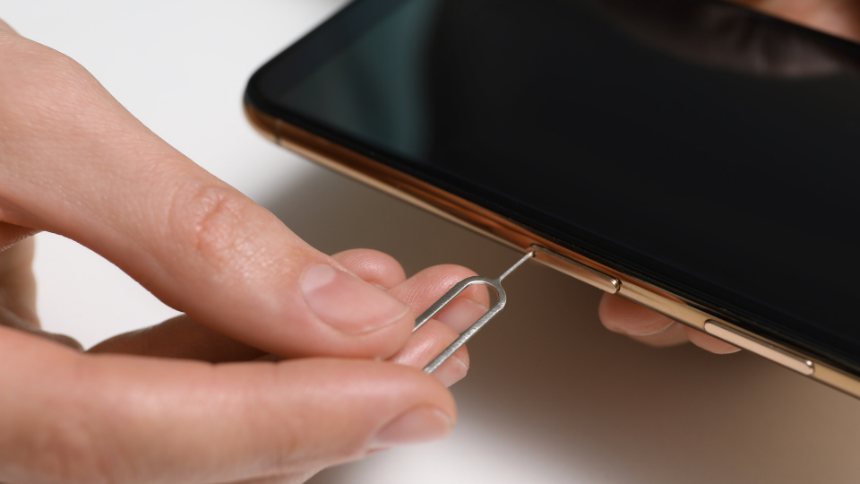 Hướng dẫn cách lắp SIM iPhone nhanh chóng và đơn giản nhất