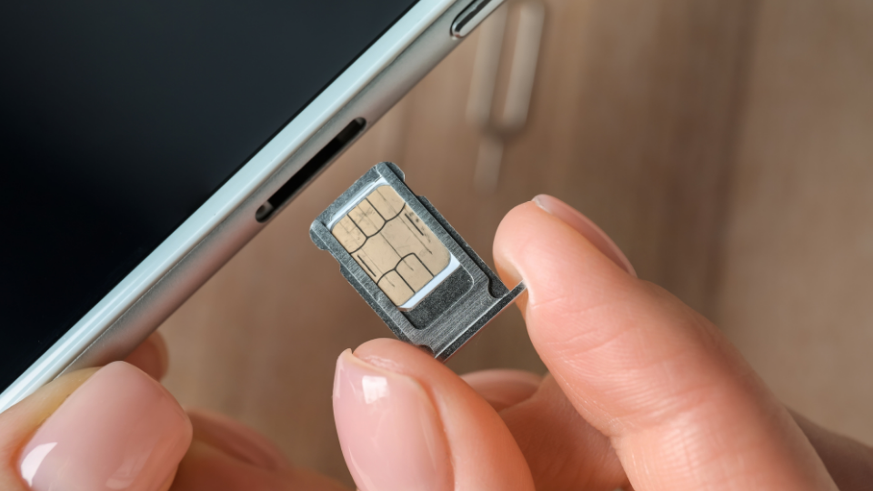 Hướng dẫn cách lắp SIM iPhone nhanh chóng và đơn giản nhất