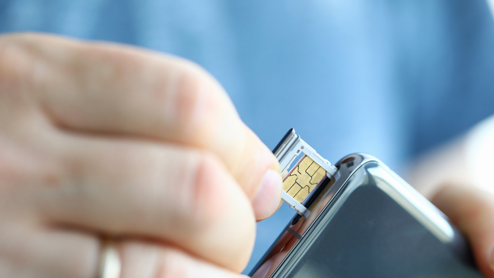 Hướng dẫn cách lắp SIM iPhone nhanh chóng và đơn giản nhất