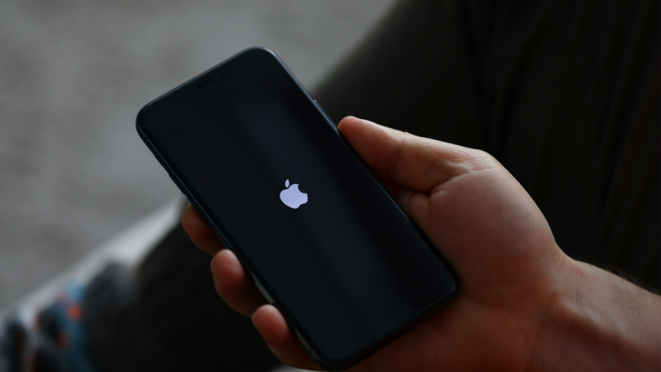 Hướng dẫn cách lắp SIM iPhone nhanh chóng và đơn giản nhất