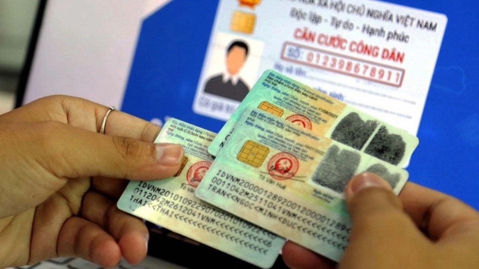 Gửi ảnh CMND cho người khác có sao không? Rủi ro tiềm ẩn khi lộ