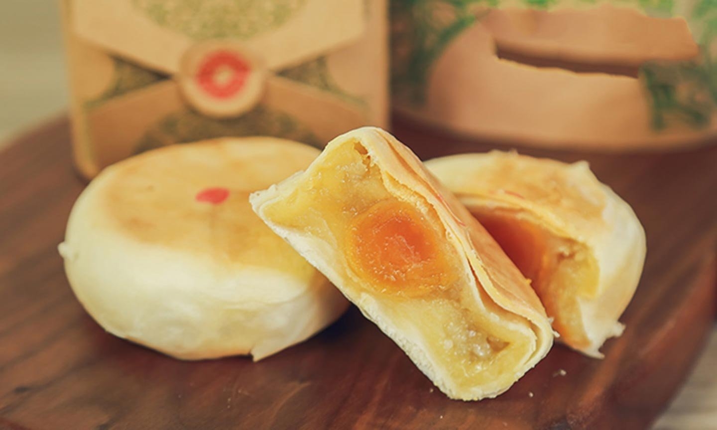 Bánh pía là gì? Nguồn gốc ở đâu và ăn bánh pía có bị mập không?