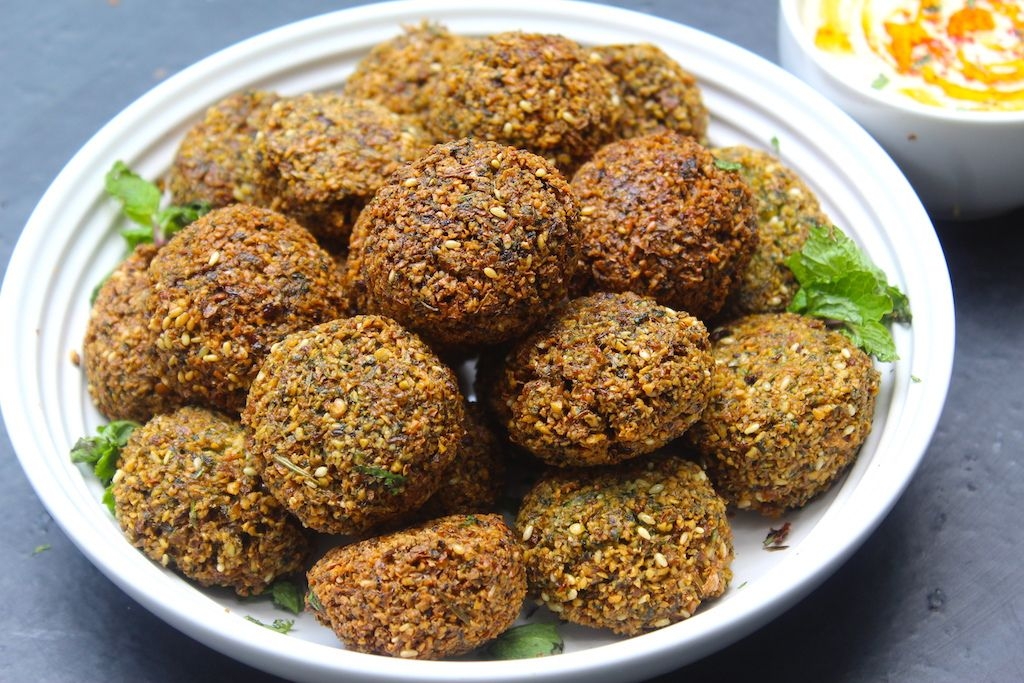Falafel (chả đậu gà) là gì? Nguồn gốc và cách làm món falafel