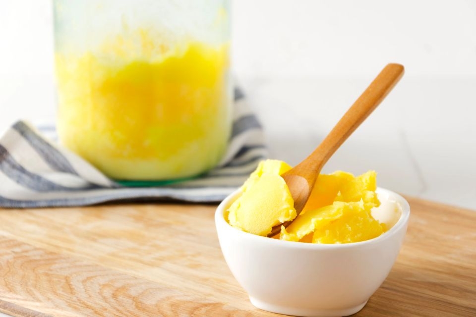 Ghee là gì? Thành phần dinh dưỡng và những lưu ý khi sử dụng