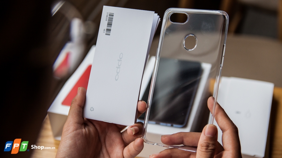 Mở hộp OPPO F7 phiên bản Moonlight Silver