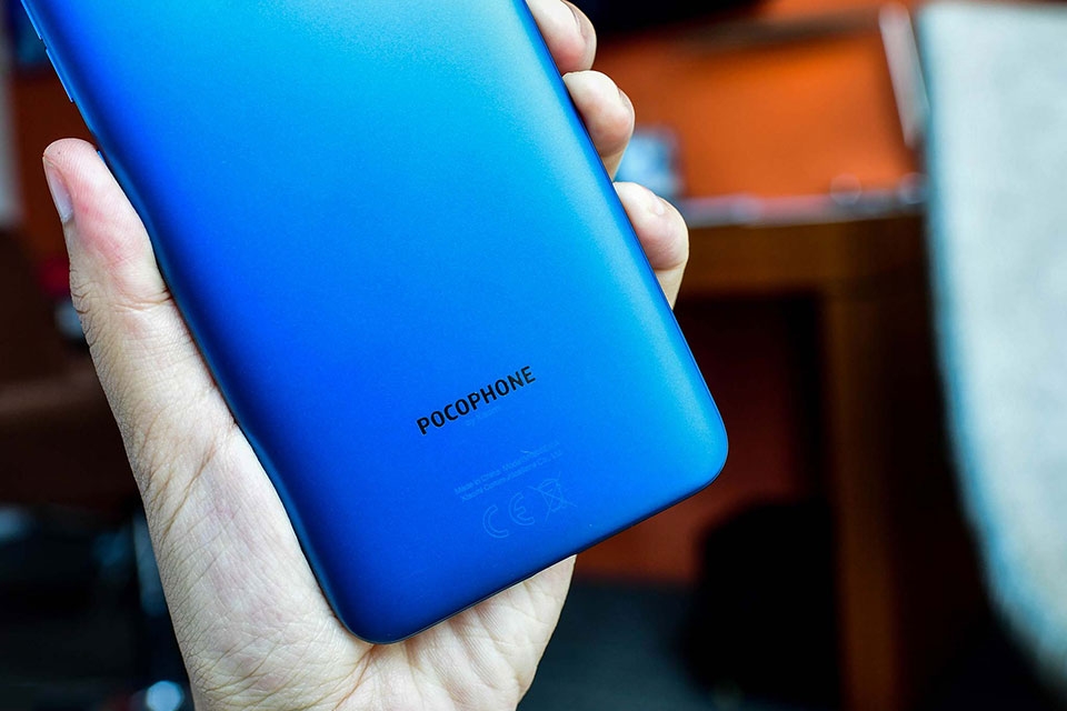 Trên tay Pocophone F1 tại Việt Nam, giá chỉ từ 8 triệu đồng