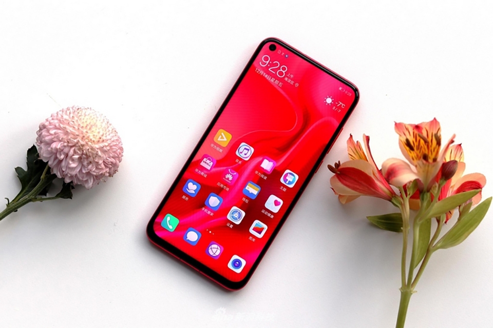 So sánh thông số kỹ thuật Samsung Galaxy A8s và Huawei Nova 4