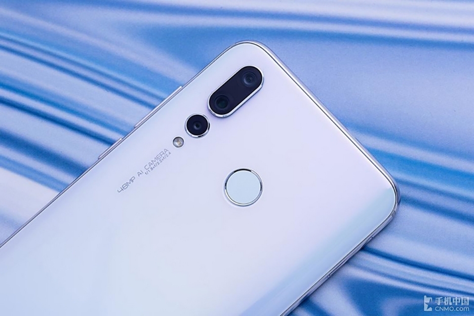 So sánh thông số kỹ thuật Samsung Galaxy A8s và Huawei Nova 4