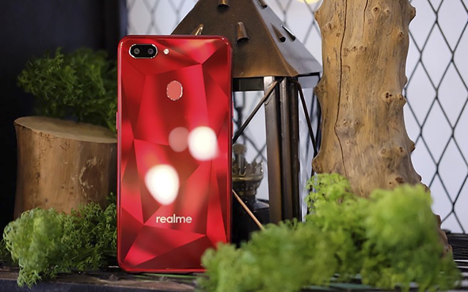 3 triệu nên chọn Realme 2 hay Vsmart Joy 1+?