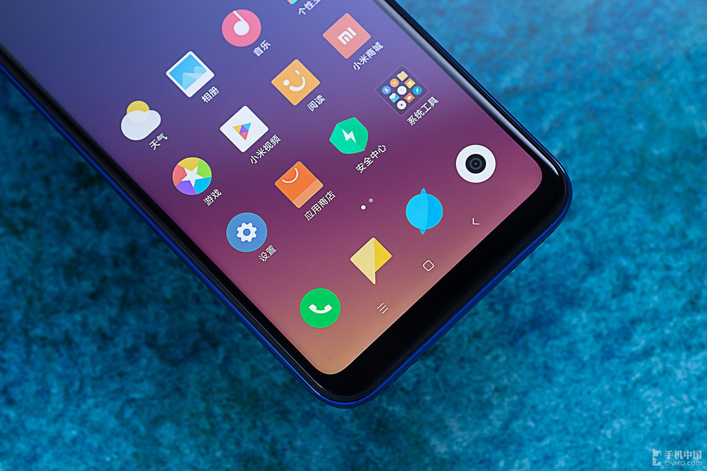 Trên tay Xiaomi Mi Play: thiết kế ấn tượng, mạnh mẽ