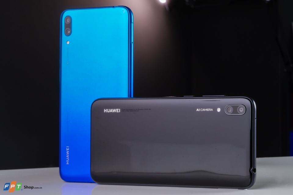 Trên tay Huawei Y7 Pro (2019): thiết kế "giọt nước"