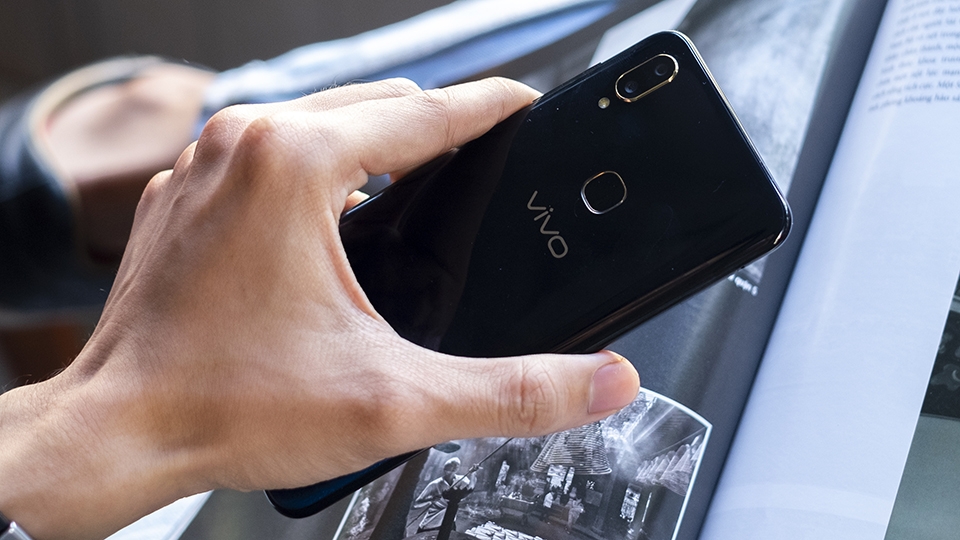 Cùng mức giá, chọn Vivo Y91 hay Oppo F7 Youth?