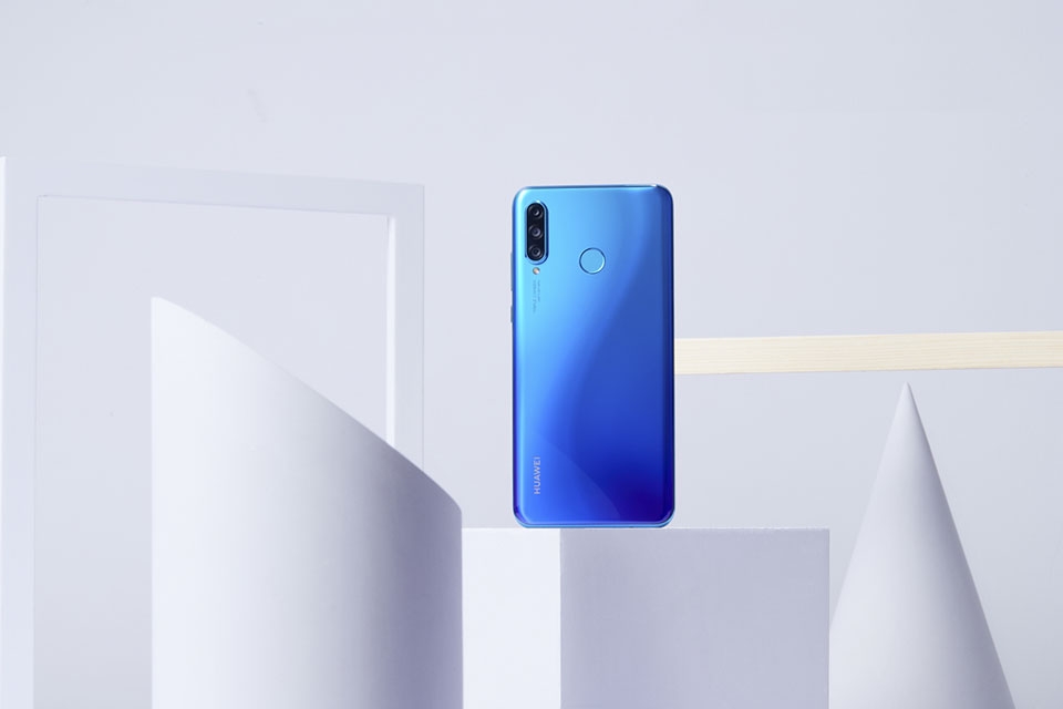 Trên tay Huawei Nova 4e: Camera selfie 32MP, 3 camera sau