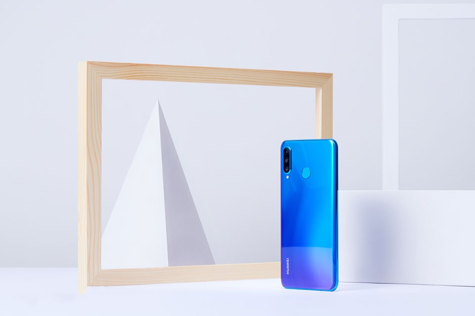 Trên tay Huawei Nova 4e: Camera selfie 32MP, 3 camera sau