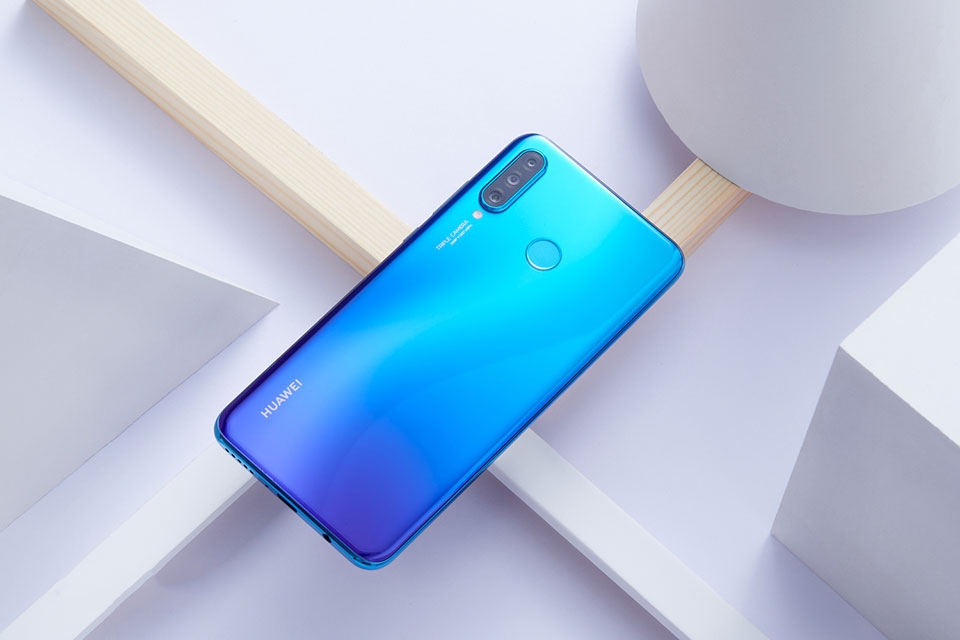 Trên tay Huawei Nova 4e: Camera selfie 32MP, 3 camera sau