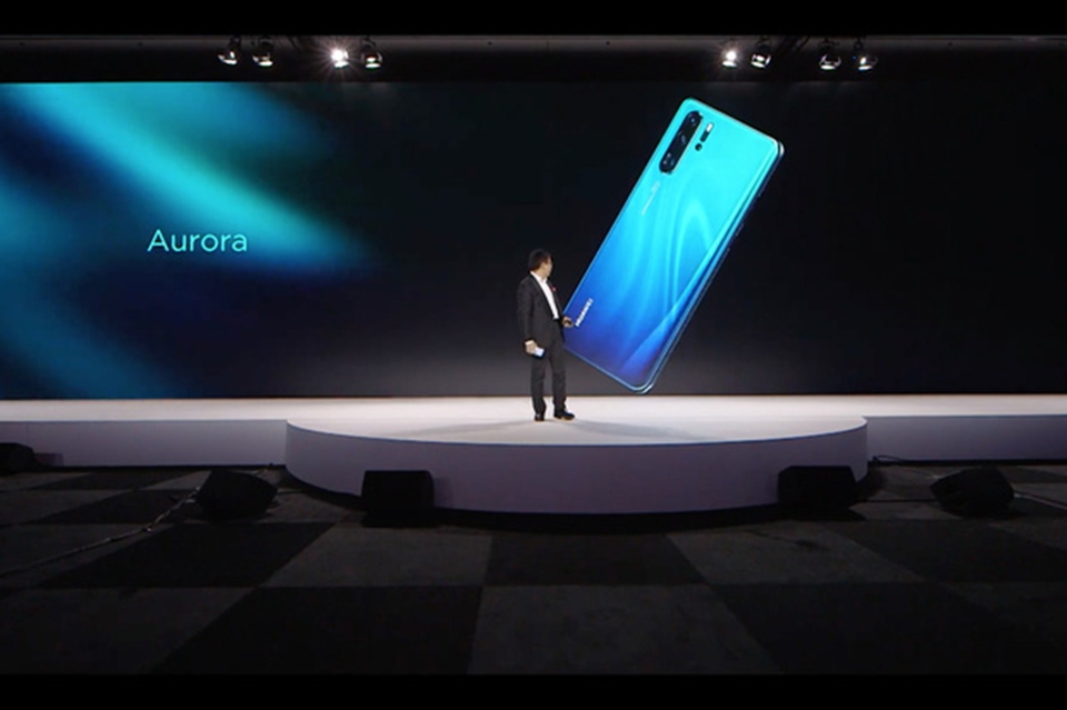 Trên tay nhanh Huawei P30 Pro: 4 camera, Zoom 50X, Kirin 980,...