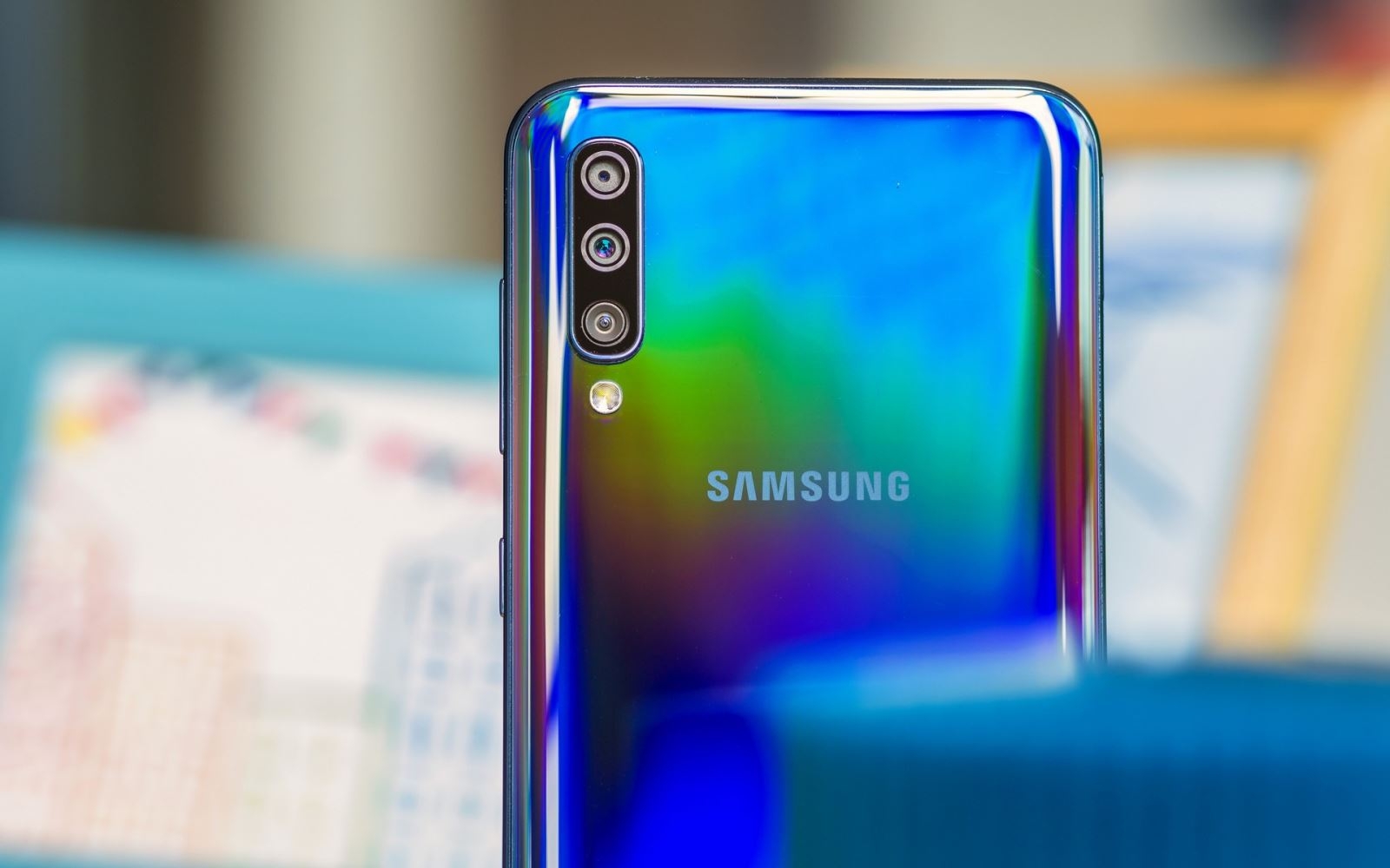 Đôi điều về thiết kế và màn hình Galaxy A50