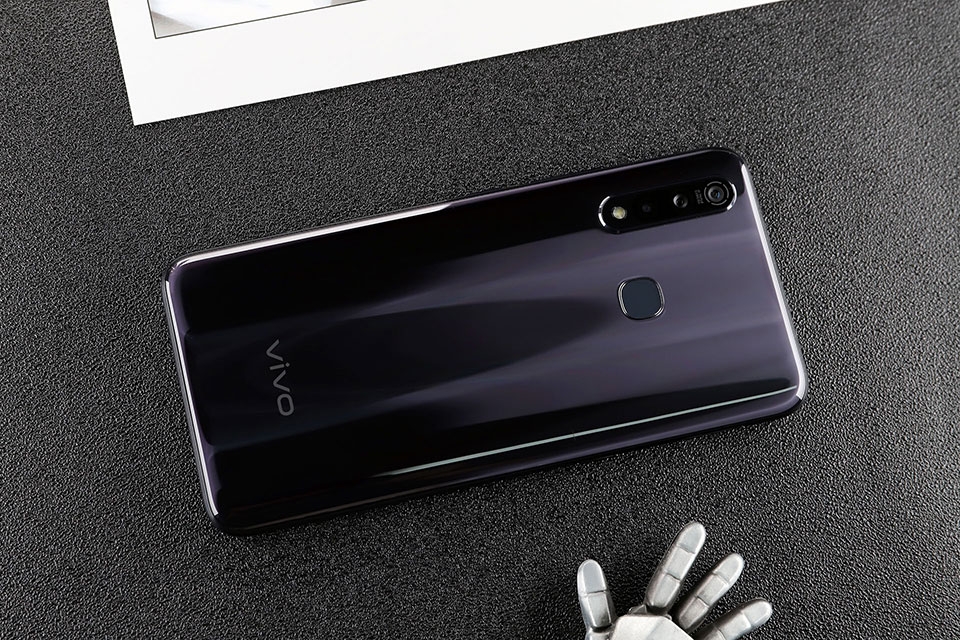 Trên tay Vivo Z5x: 3 camera AI, Snapdragon 710, pin 5000 mAh