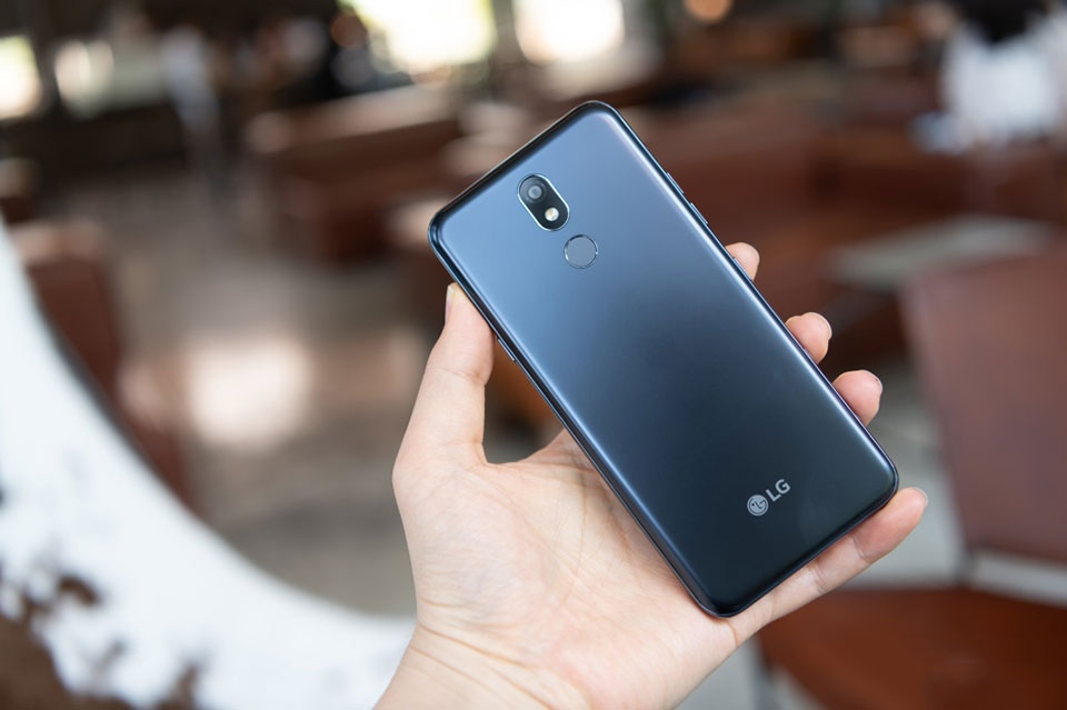Trên tay LG X4 2019: Smartphone giá rẻ nhất của LG bạn có thể mua
