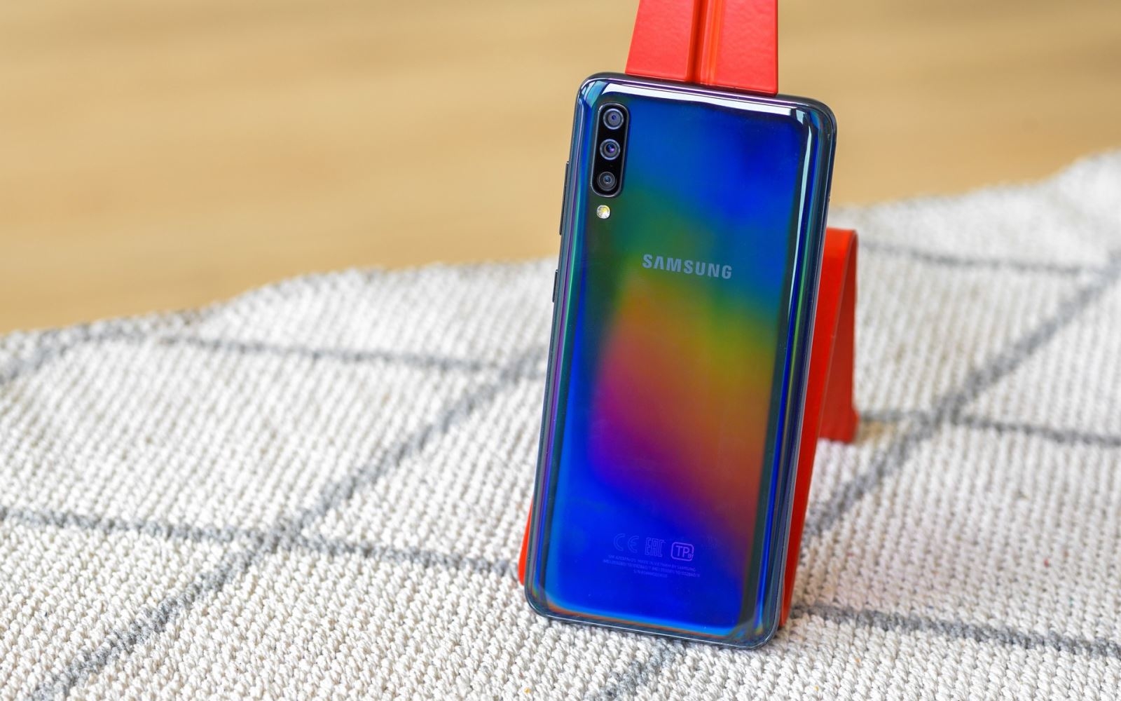 Chi tiết về thiết kế và màn hình của Samsung Galaxy A70