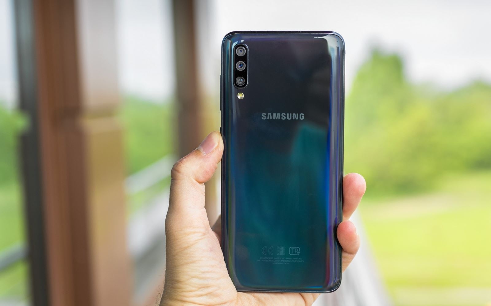 Chi tiết về thiết kế và màn hình của Samsung Galaxy A70