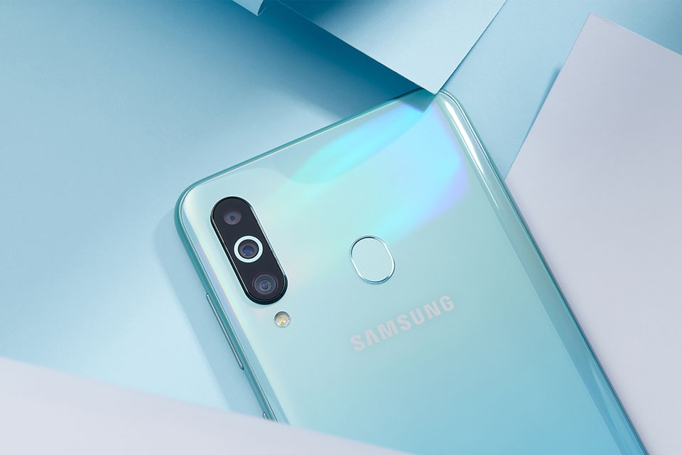 Trên tay Samsung Galaxy A60: Màn đục lỗ, 3 camera và giá 5 triệu