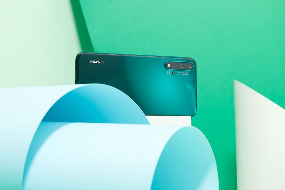 Trên tay Huawei Nova 5 vừa ra mắt: Chip 7nm, 4 camera AI