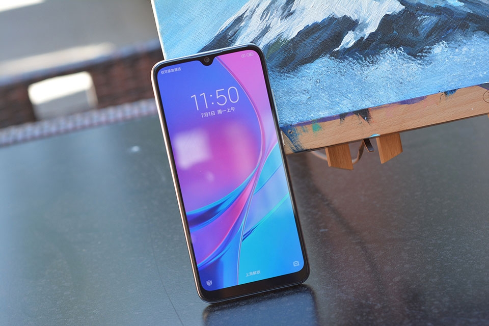Trên tay Xiaomi Mi CC9e: Màn AMOLED, Snapdragon 665, giá 4 triệu