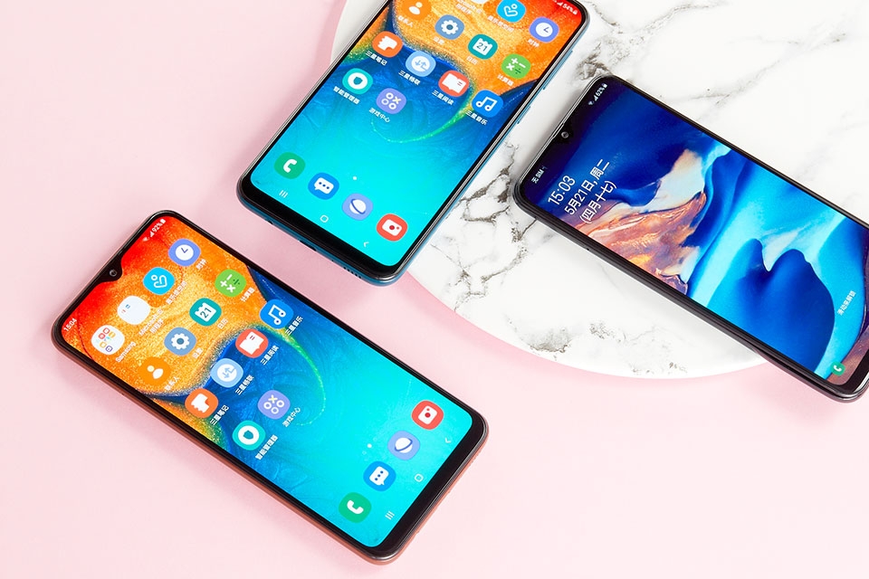 Trên tay Samsung Galaxy A40s với 3 camera AI và giá 5.2 triệu