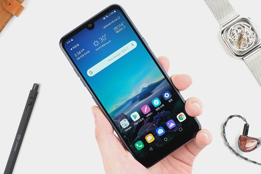 Trên tay LG X6 2019: 3 camera sau, chip Helio P22, giá 7 triệu