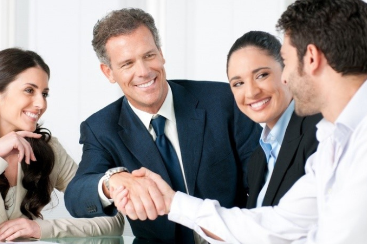 Associate là gì? Ý nghĩa và vai trò của Associate trong công việc