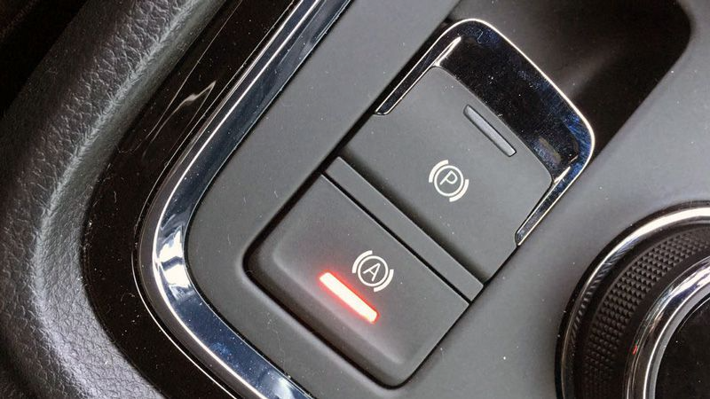 Auto Hold là gì? Giải thích tính năng giữ phanh thông minh