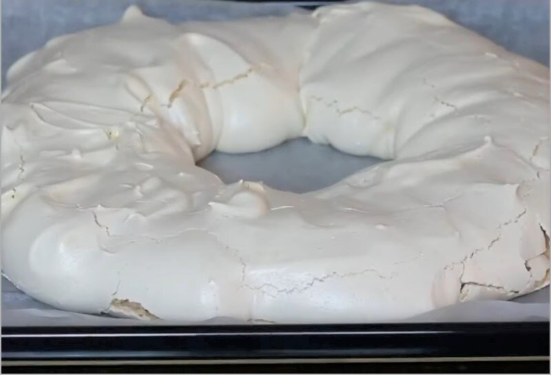 Bánh Pavlova: Cách làm món bánh ngon ngọt không cần bột mì