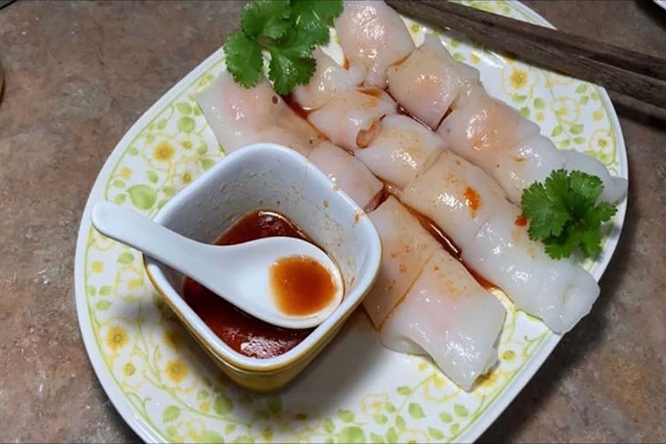 2 cách làm bánh cuốn tôm đơn giản, hấp dẫn chiêu đãi gia đình