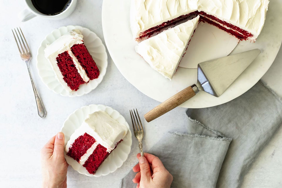 Cách làm bánh kem Red Velvet đỏ mượt mà khiến ai nhìn cũng mê mẩn