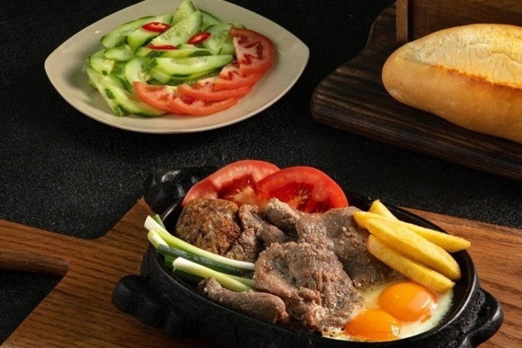 Mách bạn cách làm bánh mì bít tết thơm ngon, chuẩn nhà hàng 5 sao