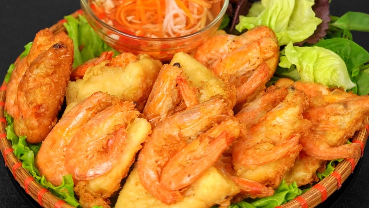 Khám phá bánh mì chiên tôm - đặc sản đường phố Sài Gò