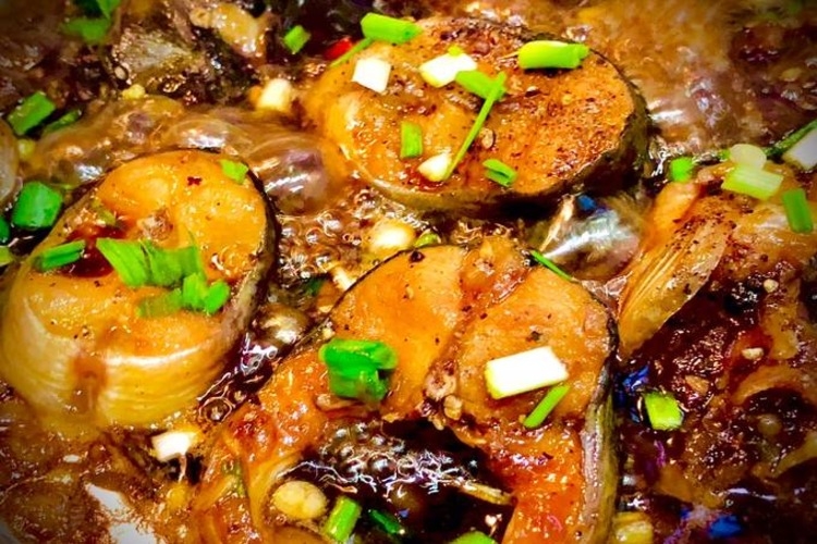 Cách làm cá lăng kho tiêu dân dã, đậm đà chuẩn vị cho bửa cơm gia đình hằng ngày