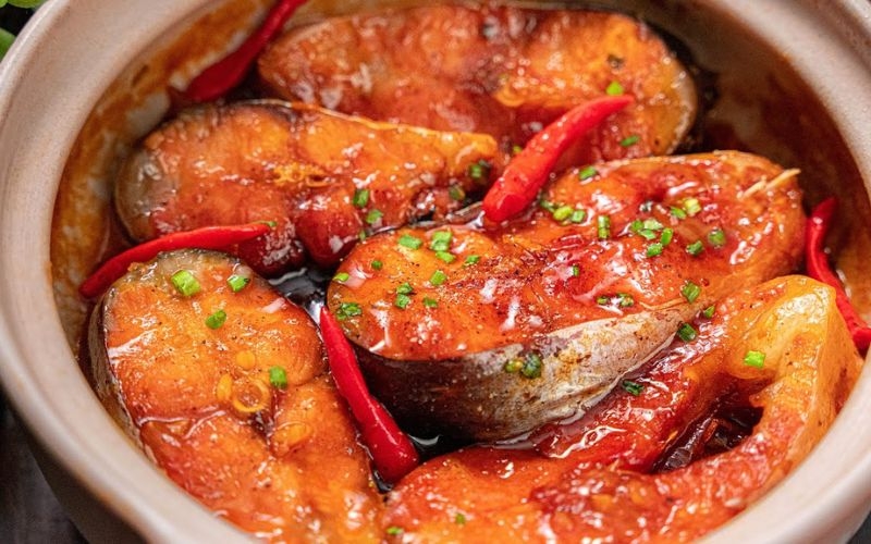 Cách làm cá lăng kho tộ thơm ngon đúng điệu ai ăn cũng khen