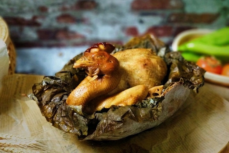 Hướng dẫn cách làm gà nướng đất sét thơm ngon, lạ miệng, đưa cơm