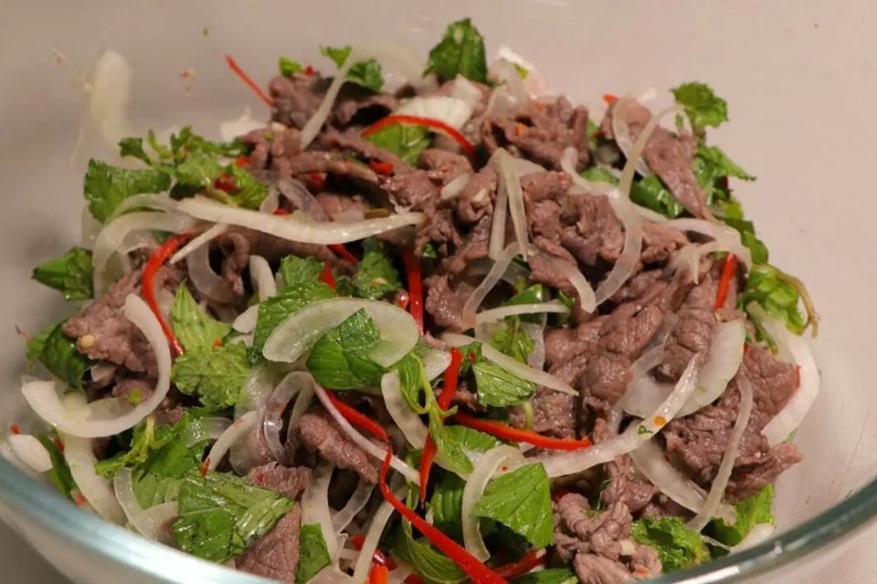 Cách làm gỏi bò rau thơm chua ngọt tròn vị đơn giản tại nhà
