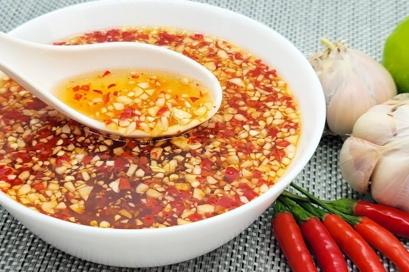 Cách pha nước chấm nem ngon chuẩn vị như ngoài hàng, ăn là ghiền